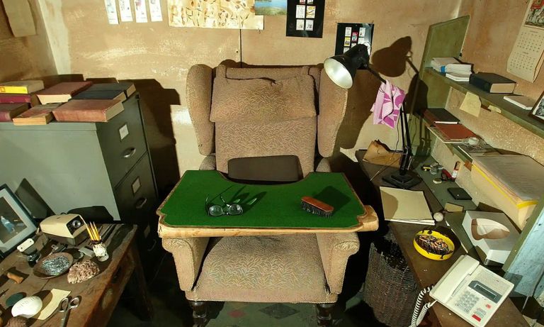 Where writers write: Photos of famous writers’ writing rooms